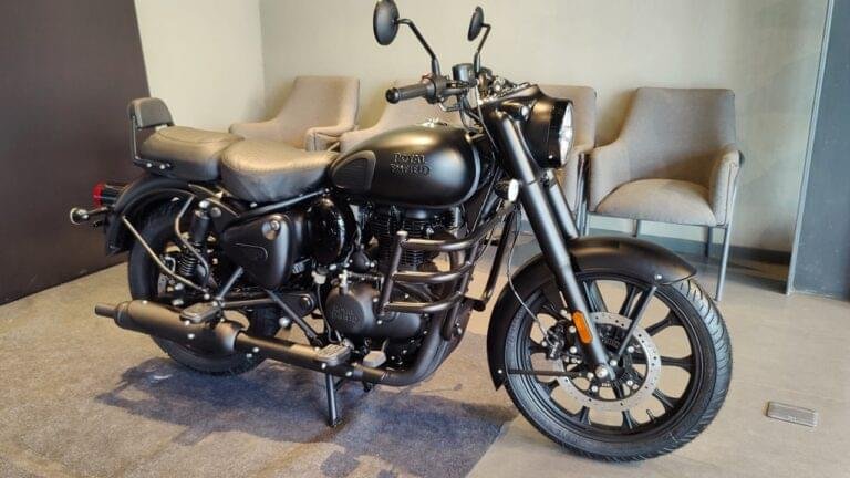 Royal Enfield Classic 350 Stealth Black - 2025